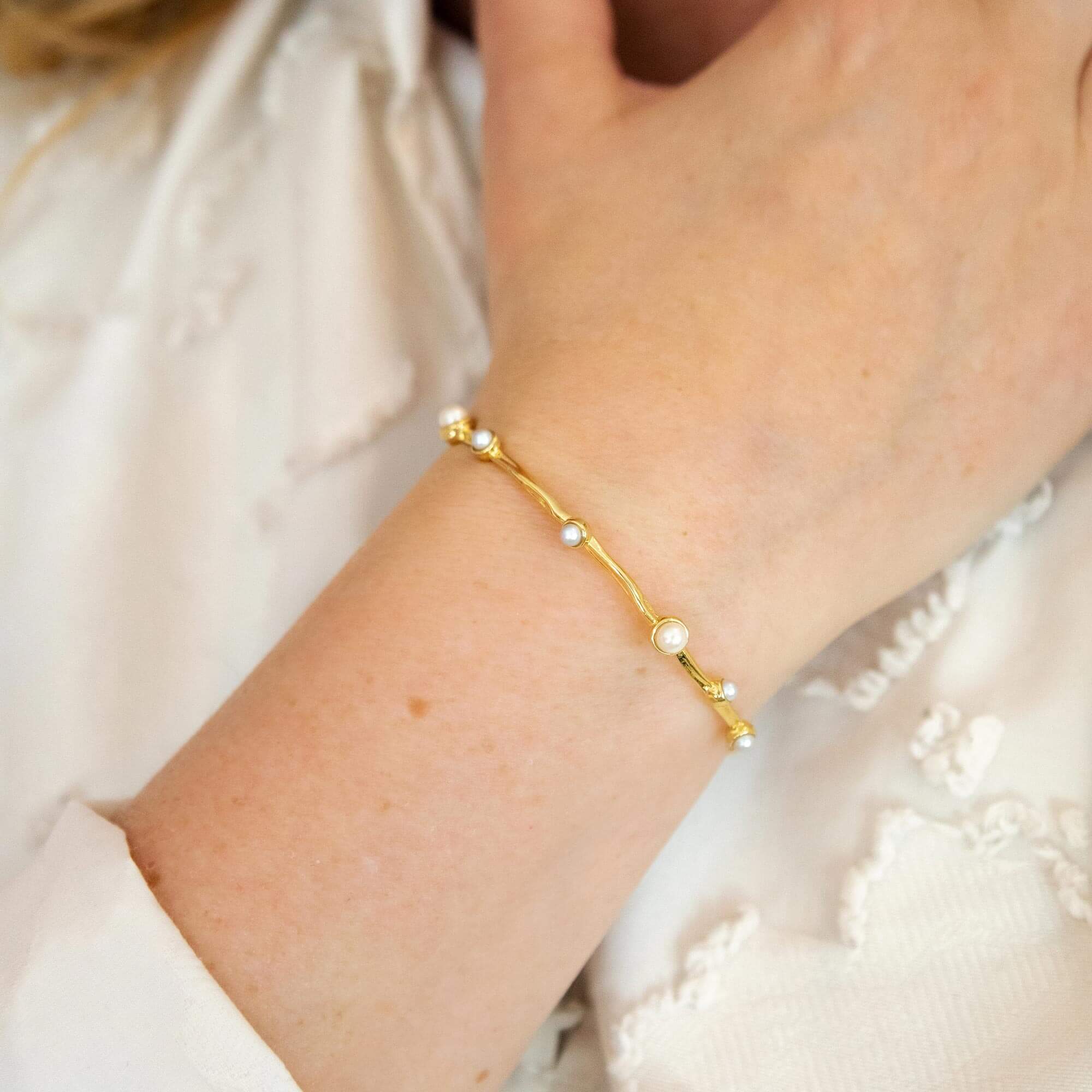 Alice pearl earrings - Ivory silk - Lily and Rose